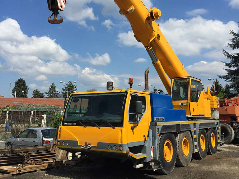Matériel à la location de grues de levage en Rhône-Alpes
